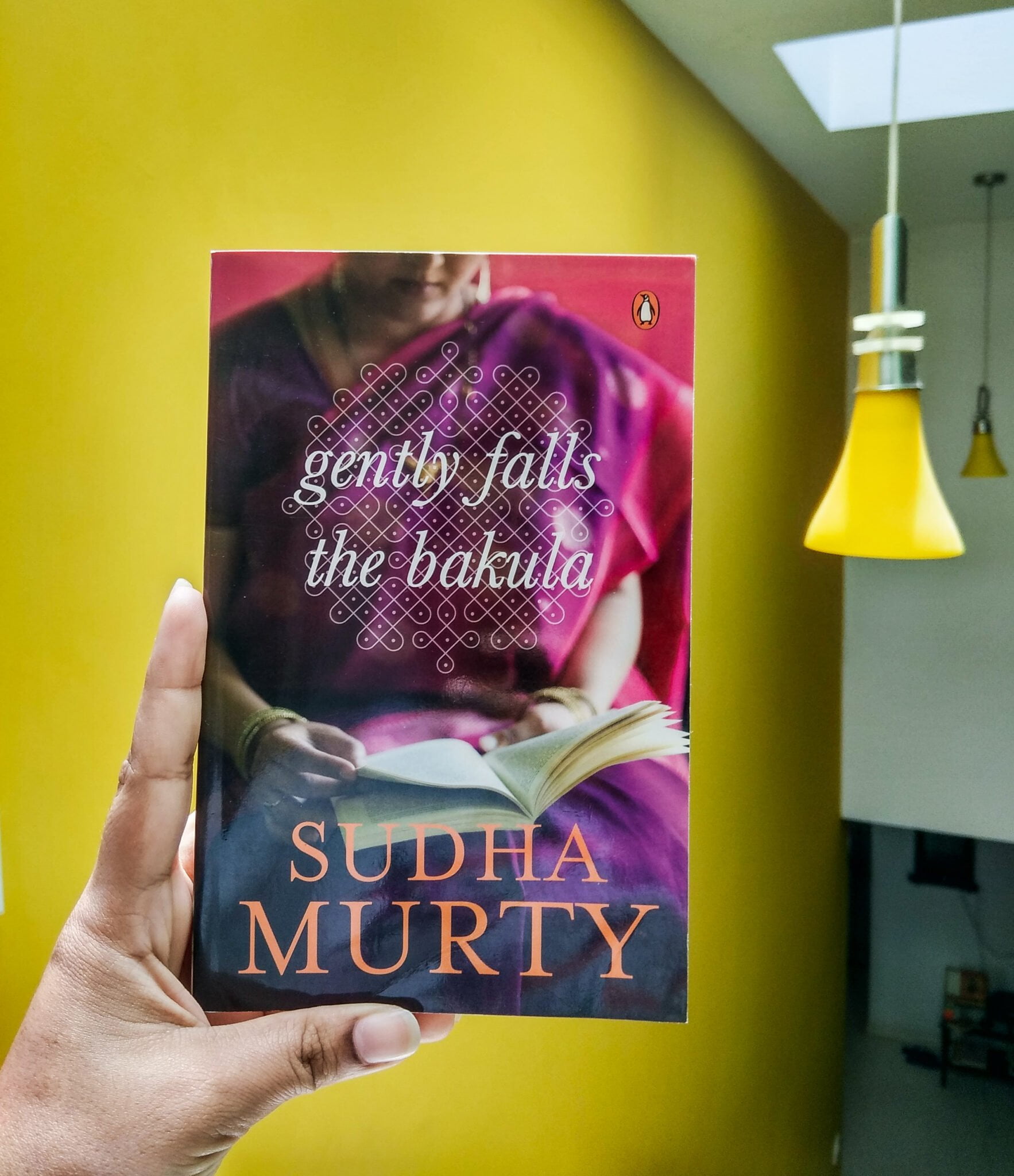 Book Review: Gently Falls The Bakula By Sudha Murthy | Feminism in India