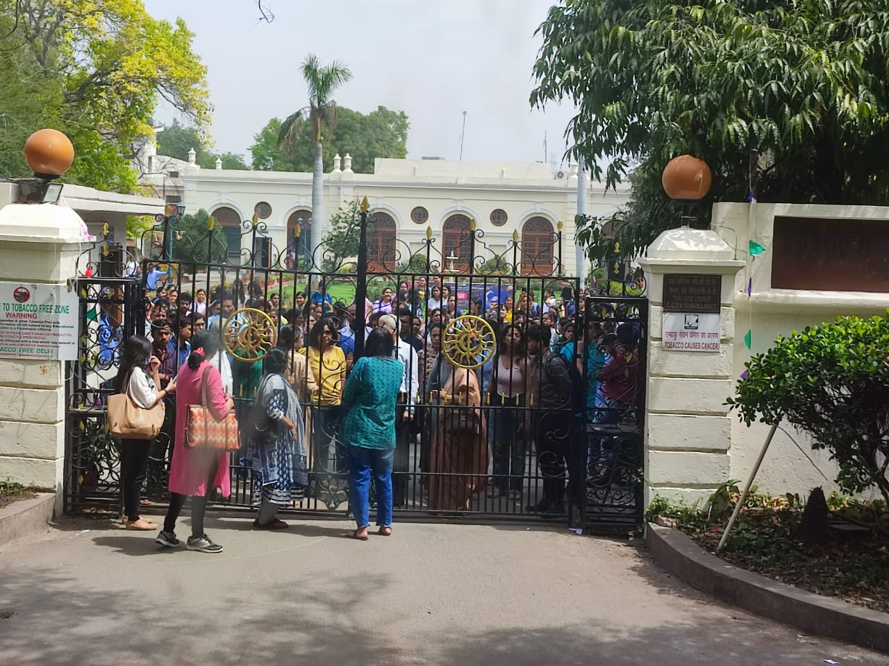 Ground Report: "Miranda, IP Dono Hamare?" Tensions Rise At Delhi ...