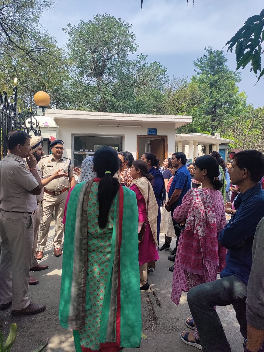 Ground Report: "Miranda, IP Dono Hamare?" Tensions Rise At Delhi ...